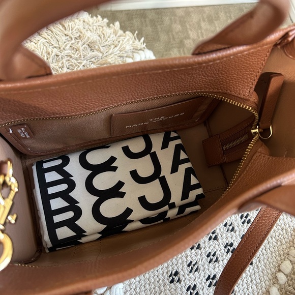 Marc Jacobs | Bags | The Tote Marc Jacobs | Poshmark